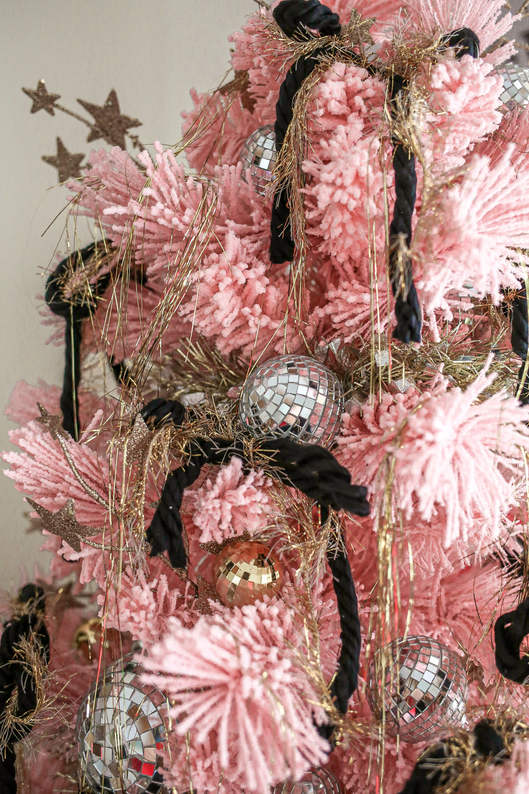 How to Decorate a Tree for New Year’s Eve - amanda party + home