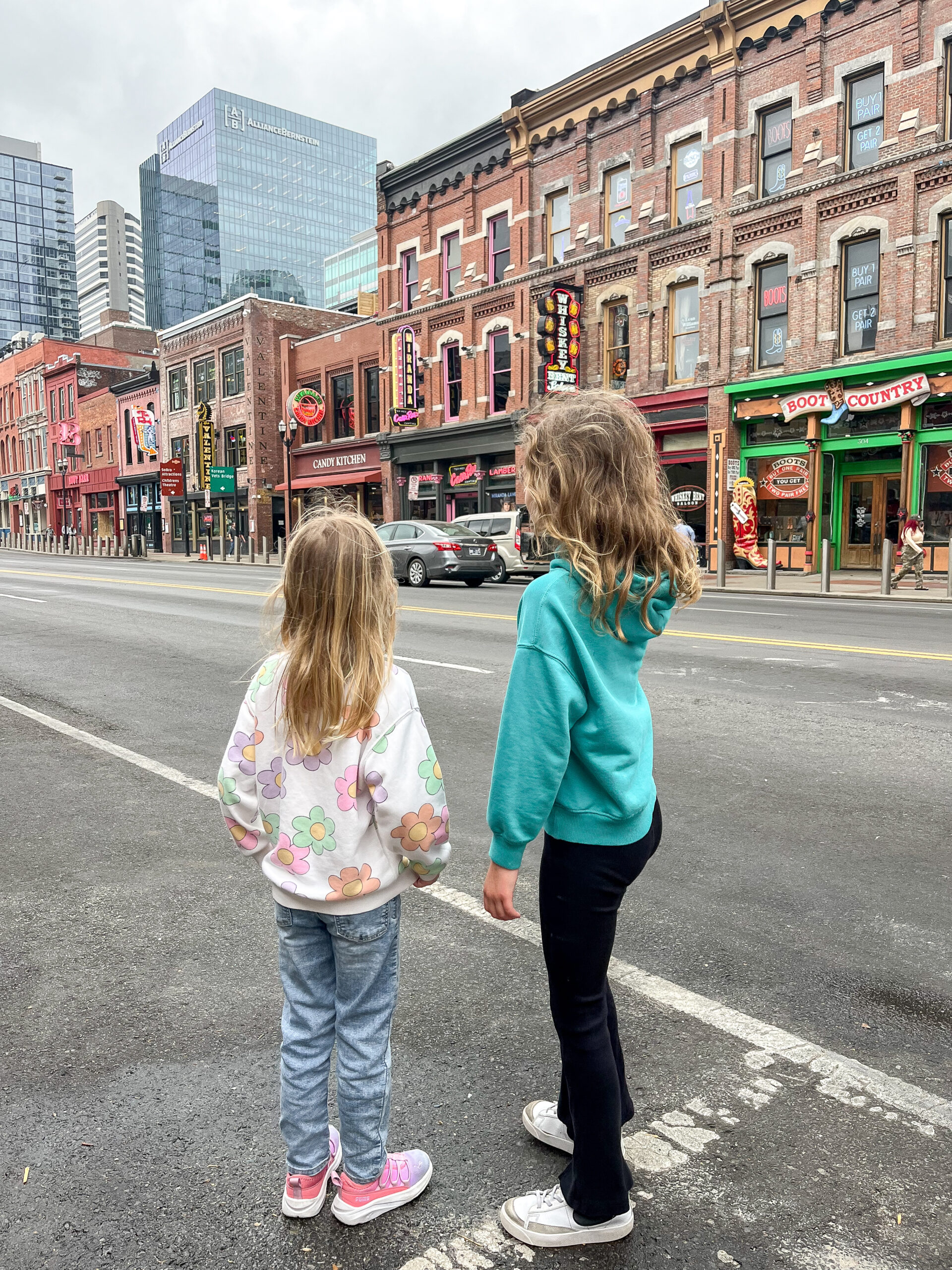 10 Things to Do in Nashville with Kids - amanda party + home