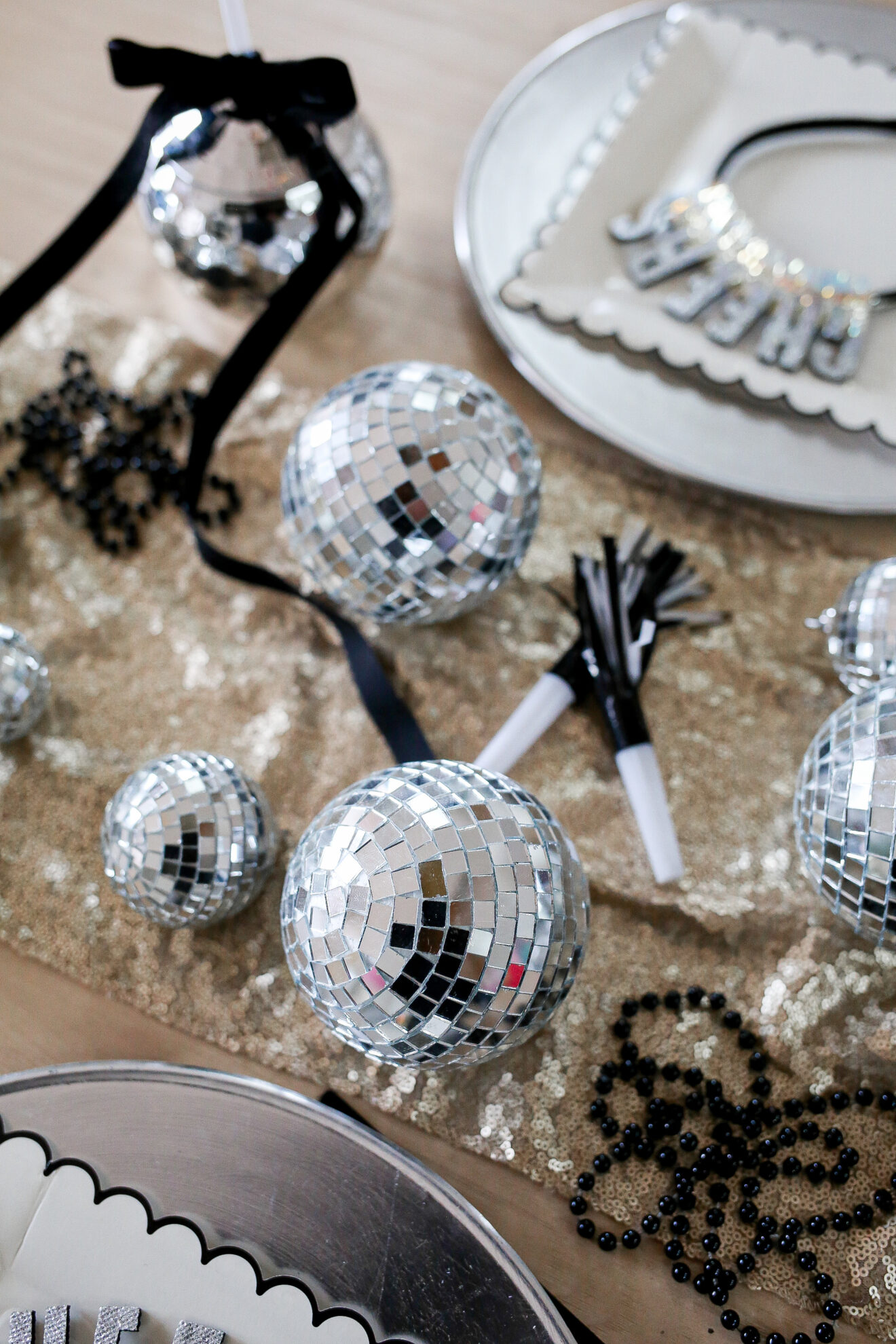 nye table setting - amanda party + home