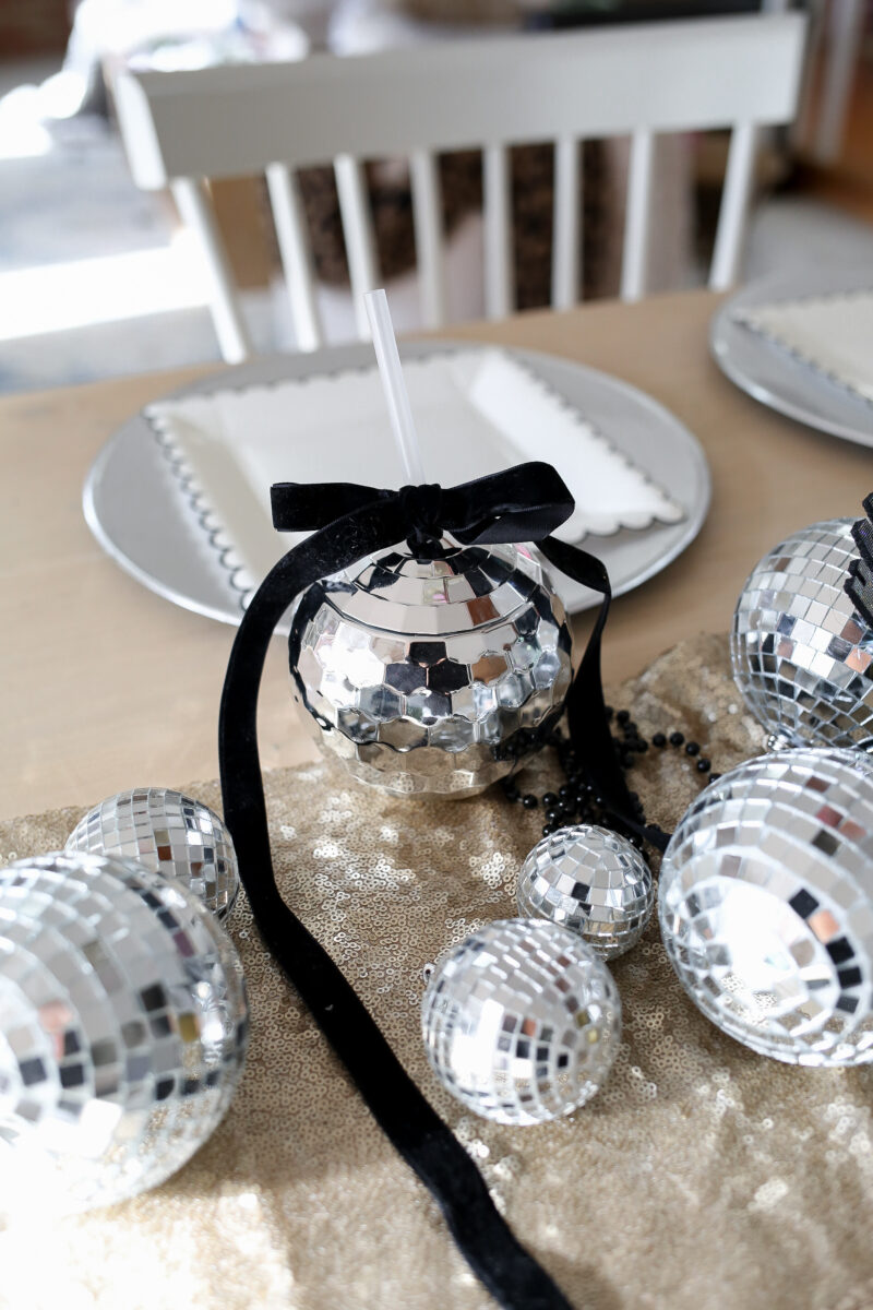nye table setting - amanda party + home